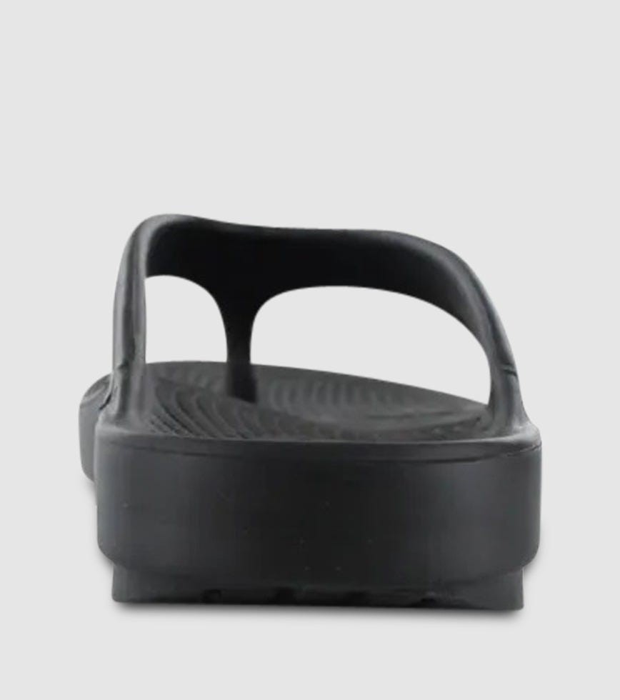 OOFOS OORGINAL MENS JANDAL BLACK | The Athlete's Foot